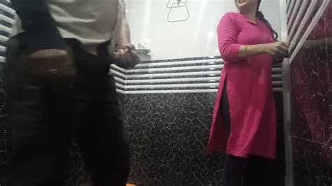 School Bathroom Me First Time Sex Mere Bf K Sath Indian Ass Licking