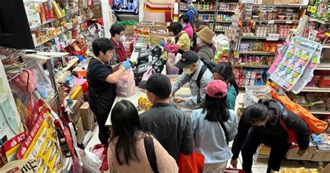 [르포] 화장실에도 물건 쟁였다 관세전쟁 직격타 맞은 美 차이나타운