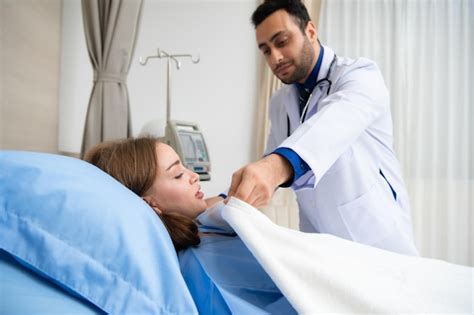 Premium Photo The Doctor Blanketed A Patient Who Had To Be