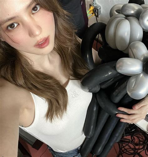 한소희 모친 구속 8일만 되찾은 근황확 달라진 스타일 미모는 여전 한소희 모친 구속 8일만 되찾은 근황확 달라진 스타일 미모는 여전