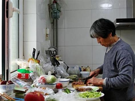我妈啥都错丈母娘啥都对 妻子坐月子让我妈受气！