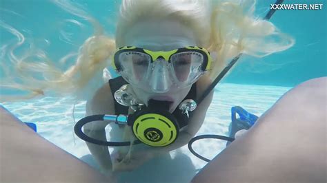 Hungarian Lesbian Babes Underwater Vodichkina And Farkas