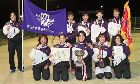 インカレ2022】大学対抗の女子は明治大が執念の勝利で頂点へ。4年生が持ち味を発揮して、勝利をつかみ取った！ ソフトテニスマガジン・ポータル