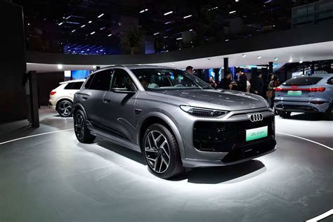 2025上海车展：奥迪q6l E Tron及q6l Sportback E Tron亮相搜狐汽车搜狐网