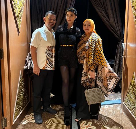 Kenakan Busana Ian Adrian Putri Ramadhani Suci Tri Mukti Jadi Pusat Perhatian Di Ifw 2024 Voxnews