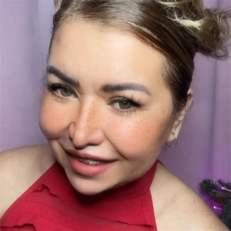 Ángela Se Ve Feliz Plena Brillando Como Solo Ella Sabe Desde El