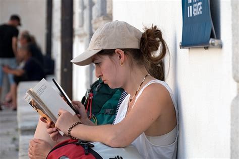 Fille Femme Livre En Train De Photo Gratuite Sur Pixabay