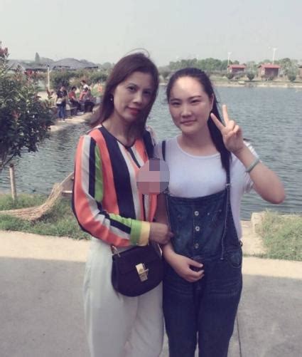 網友偶遇李易峰父母，稱其很親切，為人隨和氣質有加！ 每日頭條