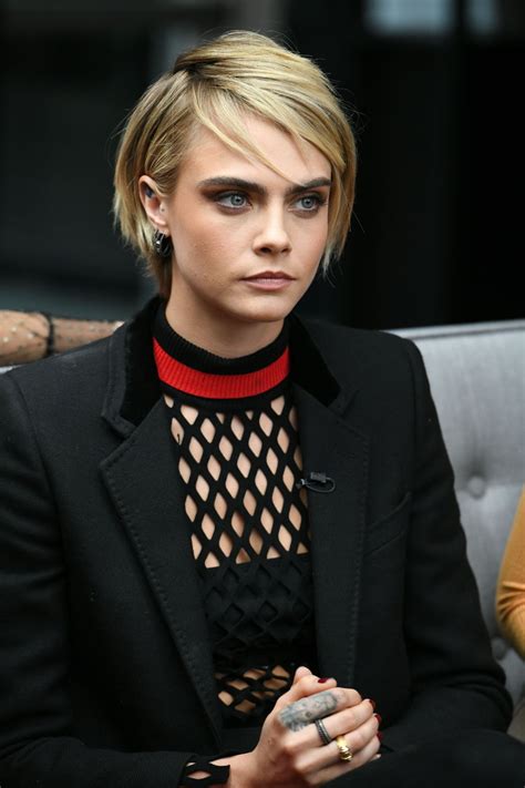 Short Hair Scrolller
