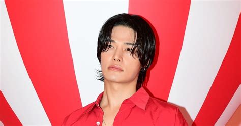 Ten포토 정혁 강렬한 레드