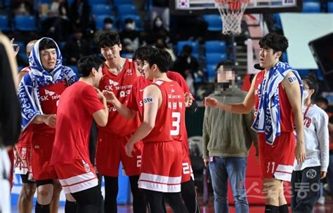Kt 양홍석 봉쇄 작전 성공한 Sk 공격도 폭발하며 공동 3위 복귀｜스포츠동아