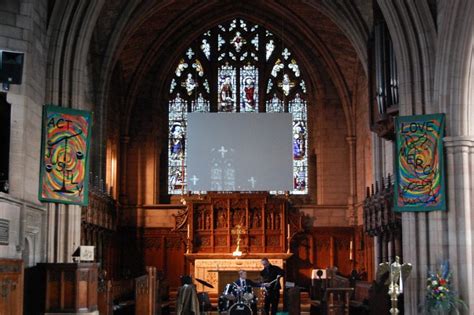 Switchable Glass Projection Screen