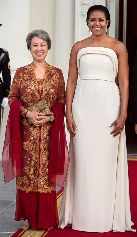 50 Memorable Michelle Obama Looks A Glance Back The New York Times