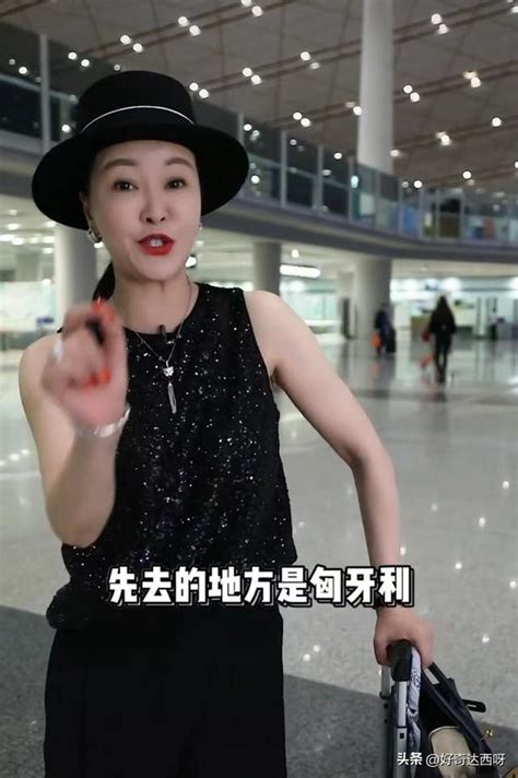 前央視主持人現身死海，穿泳裝塗滿黑泥，大肆宣揚國外引爭議 每日頭條