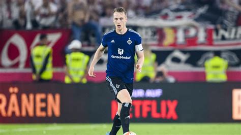 Hsv Verlängert Mit Kapitän Schonlau