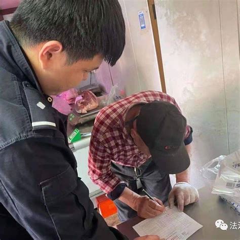 【公安新闻】佳东派出所户籍民警开展送证上门活动群众