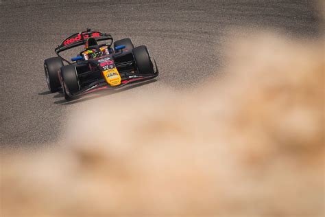 Hadjar Lidera Treino Livre Para Abertura Da Temporada F2 No Bahrein