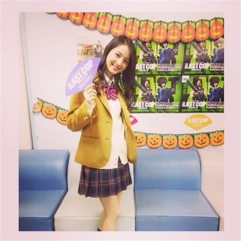佐々木希、ミニスカ 女子高生”姿に！ 「まだまだ制服いける」と絶賛 エンタメ ニュース ｜クランクイン！