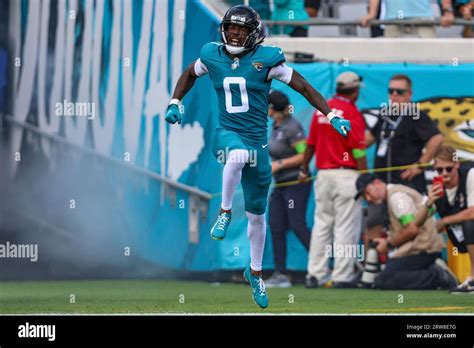 Jacksonville Jaguars Wide Receiver Calvin Ridley 0 Runs Onto The