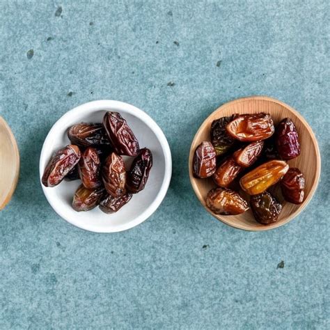 Medjool Dates Vs Regular Pitted Dates Deglet Noor