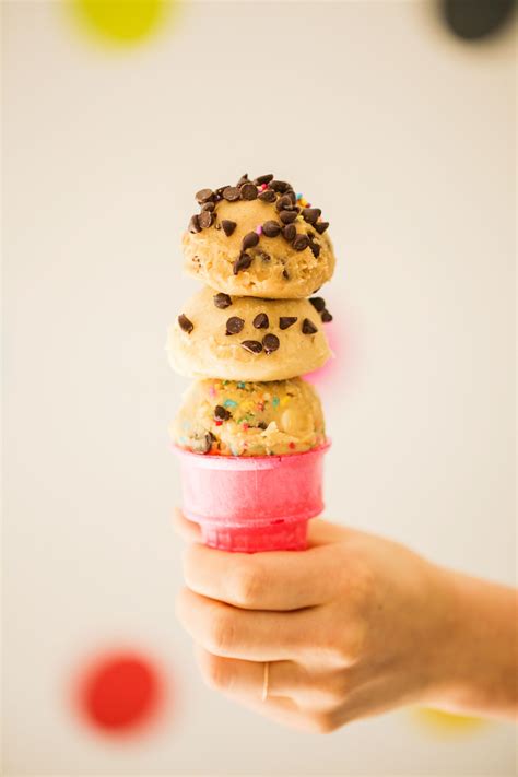 Theres Only One Place In Nyc That Stacks Cookie Dough On Adorable Ice
