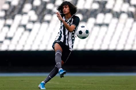 Matheus Nascimento será integrado ao profissional do Botafogo Fogo na