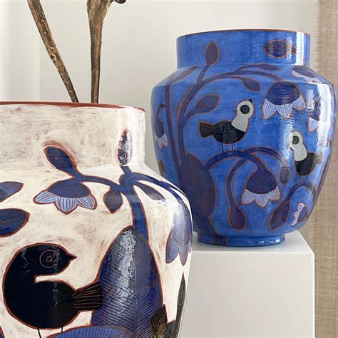 Grand vase aux oiseaux noirs et bleus par Béatriz Garrigo Galerie OAK