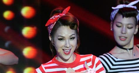 [ss포토]안봐도 비디오 가수 채연 살짝 가릴게요