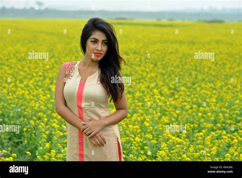 Bangladeshi Girl Hi Res Stock Photography And Images Alamy