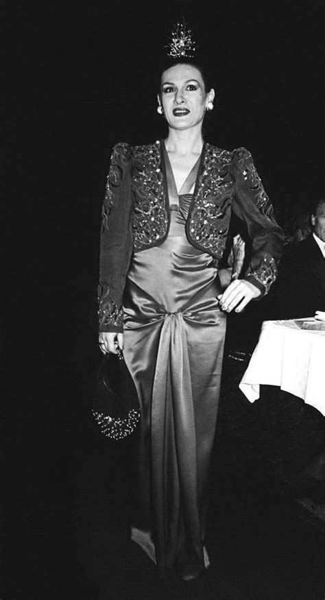 Paloma Picasso Dans Un Modèle Yves Saint Laurent Haute Couture