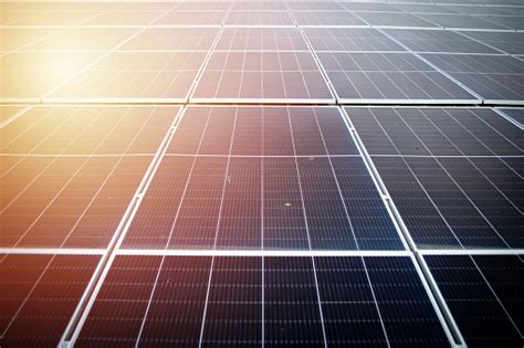 태양 광선을 전기로 변환하는 데 사용되는 태양 전지판과 광전지의 상위 뷰 0명에 대한 스톡 사진 및 기타 이미지 0명 그리드 에너지 저장 낮 Istock