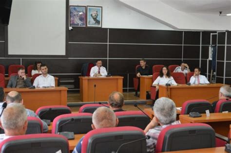 Kryetari Kastrati E Mbajti Diskutimin E Parë Publik Me Qytetarë Radio