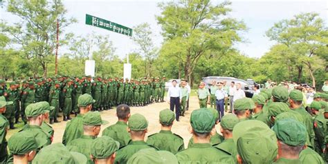 ရန်ကုန် ပုသိမ် လမ်းမကြီးပေါ် အိမ်စီးကားဖြင့် စစ်မှုထမ်းရန် လူငယ်များကို