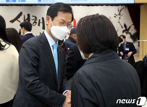 주민과 인사하는 천정배 전 의원 네이트 뉴스