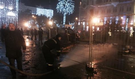 ბათუმში მთავარ ნაძვის ხესთან ფოიერვერკი ჰაერის ნაცვლად მიწაზე აფეთქდა დაშავდა ოთხი ადამიანი