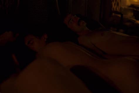 NAKED GUYS IN BED TOGETHER ThisVid 日本語で