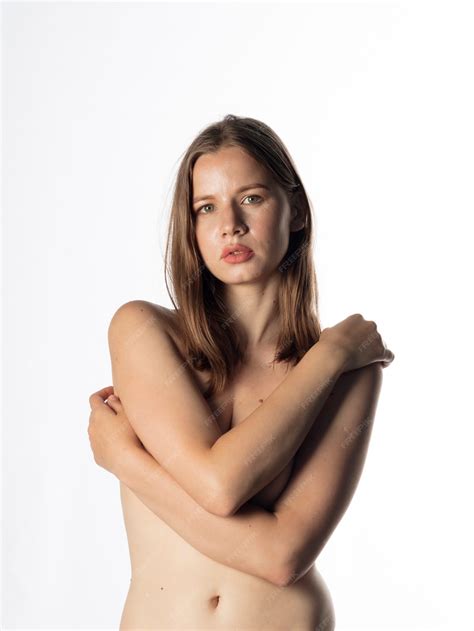 студийный портрет молодой женщины Премиум фото