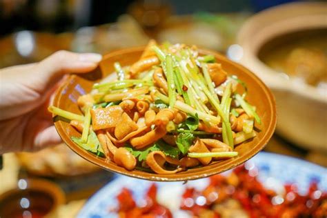 饞嘴小甲魚 鮑魚雞煲蝦 雙椒火鳳凰讓這家鳳佬雞煲火爆不夜城 每日頭條