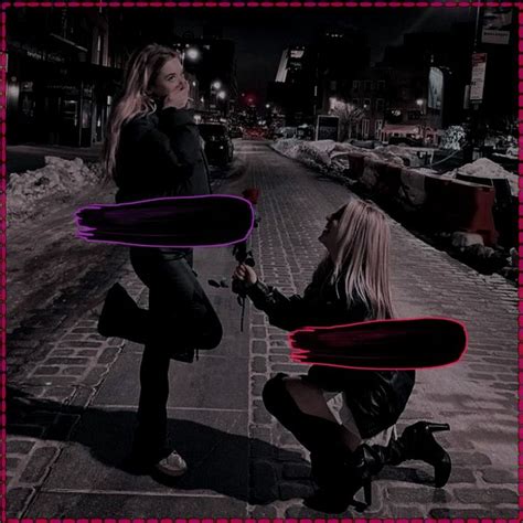 صورة بنتين جاهزة للتصميم