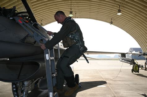 7th Af Leadership Return To The Wolf Pack Seventh Air Force News