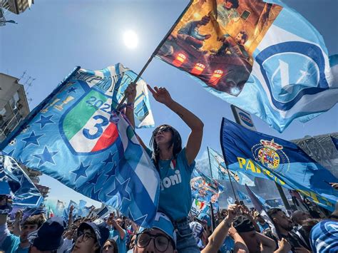 Napoli Tifosi Festeggiano Lo Scudetto Con Un Asino Denunciati