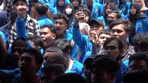 Indonesians Rally Against Fuel Price Hikes Dw 09062022