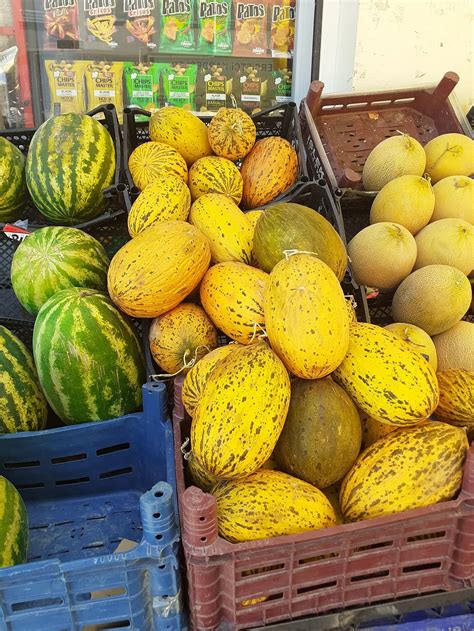 Yaz Mevsiminin Son Sebze Ve Meyveleri Tezgahlarda