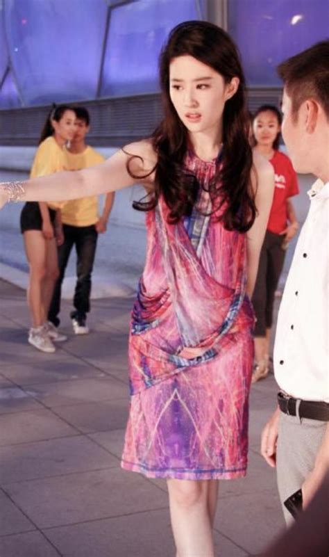 刘亦菲颜值重回巅峰，高清未修图依旧美到窒息，网友：国内第一美刘亦菲小姐姐修图新浪新闻