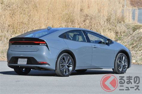 トヨタの新型「プリウス」最上級＆フル装備はいくら？ ド派手「赤ボディ」は5万5千円！ 気になるオプション合計価格はいかに くるまのニュース