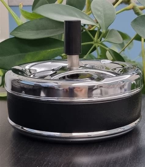 Пепельница для дома с крышкой большая бездымная юла 13 см черная купить на Ozon по низкой