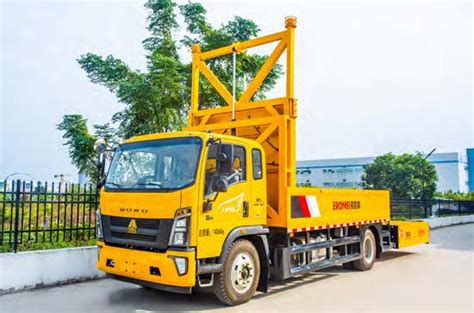 5141型防撞缓冲车安全防撞系列产品中山市易路美道路养护科技有限公司防撞缓冲车防撞车热再生养护车灌缝机密封胶路面裂缝修补
