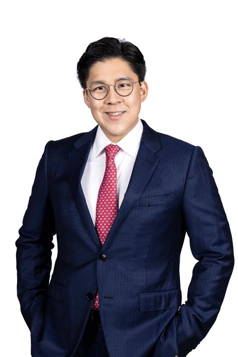 新身份曝光！霍启刚被聘为中粮集团外部董事看看新闻网