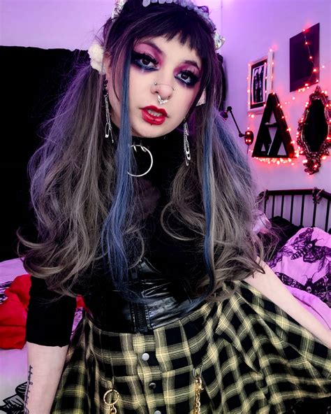 If I M This Cute Dressed Up Imagine Me Naked Scrolller