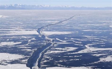 Сэрэмжлүүлэг Гол мөрний мөсний зузаан 5 20 см нимгэн байна News Mn